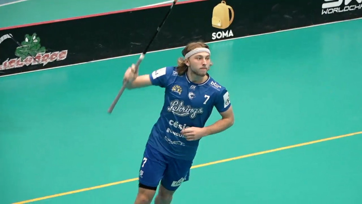 Video: „Lekrings“ tabulas kaimiņu cīņā pārspēj „Lielvārdi“ – Florbols ...